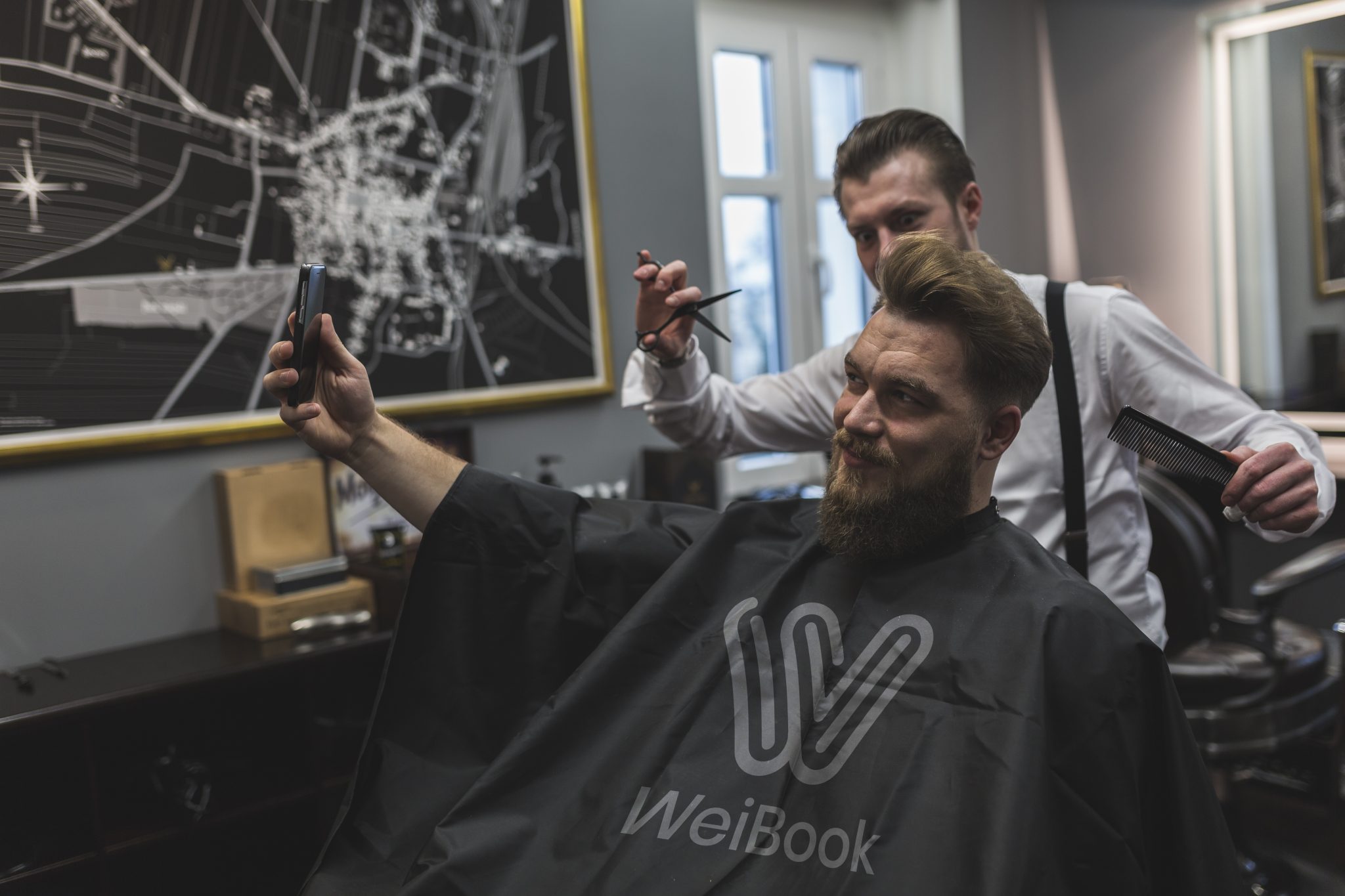 Datos curiosos sobre las capas que usan los barberos – Blog WeiBook